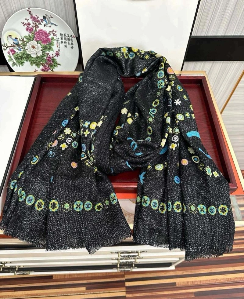 Accurate model Chanel Scarf