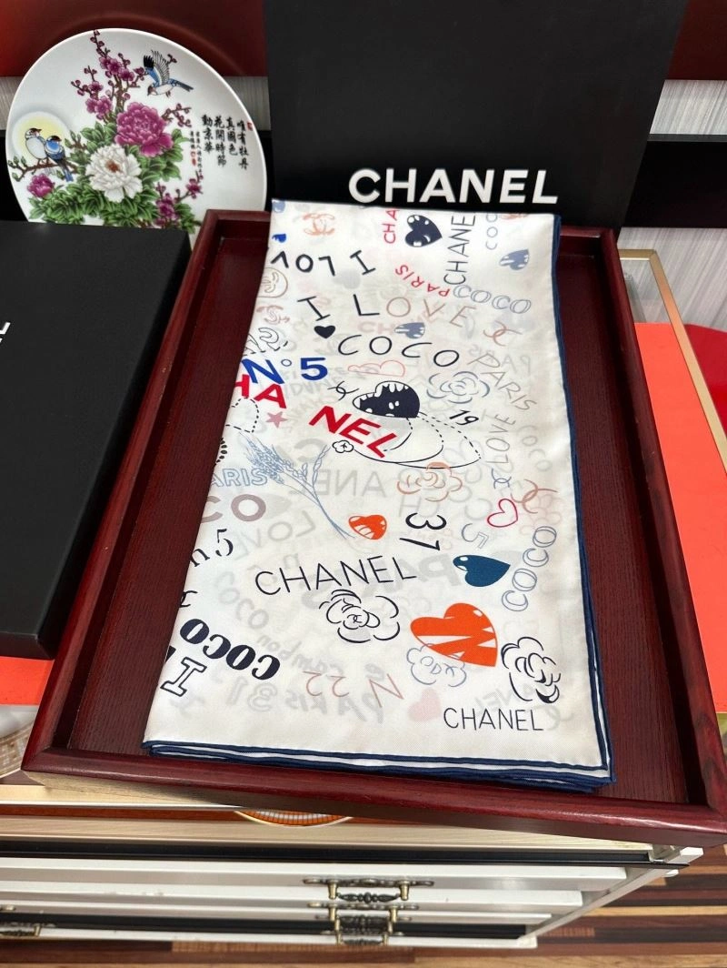 Top match Chanel Scarf