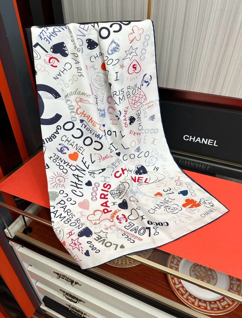 Top match Chanel Scarf