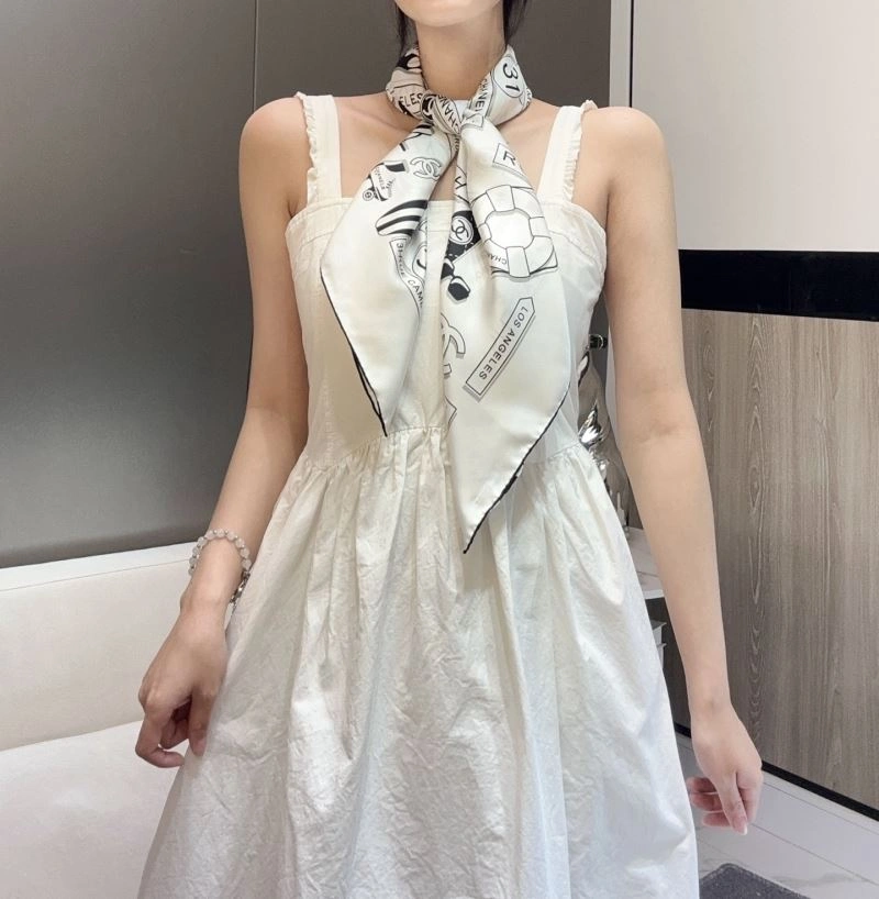 Low-cost Chanel Scarf