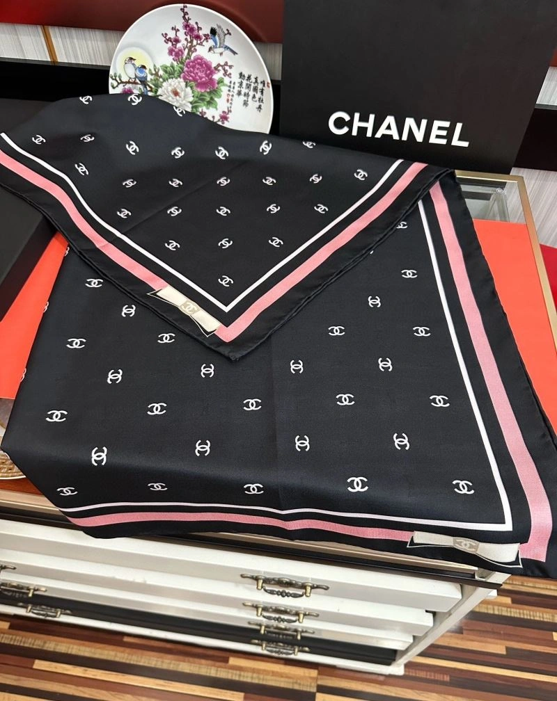 Top match Chanel Scarf