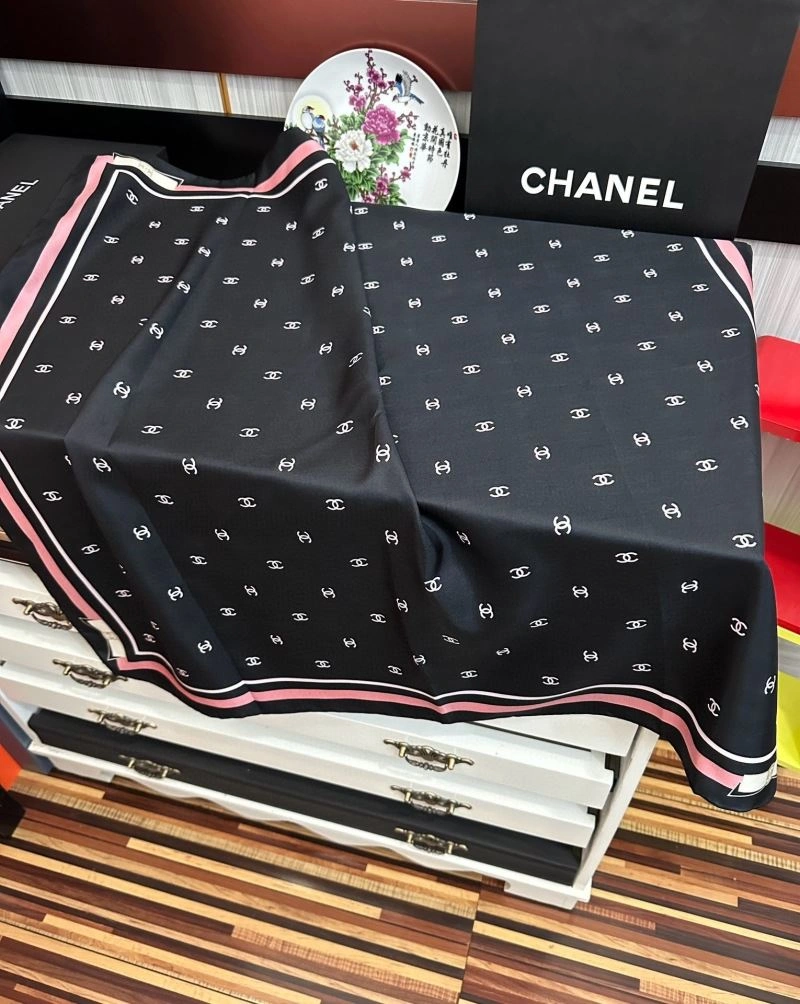 Top match Chanel Scarf