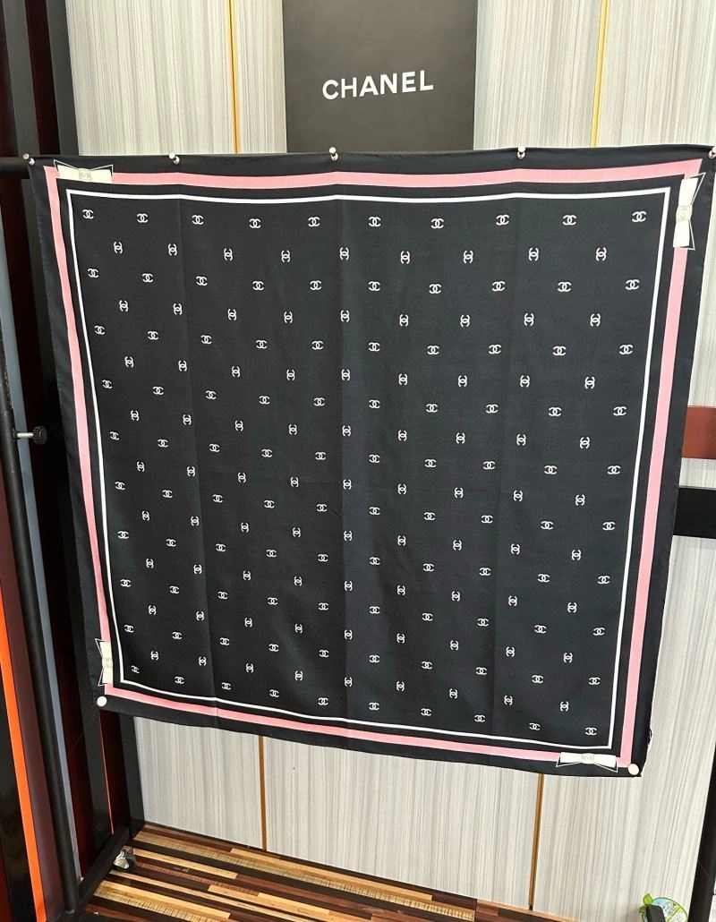 Top match Chanel Scarf