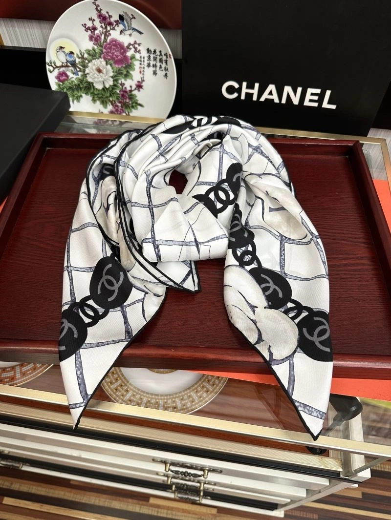 Top match Chanel Scarf