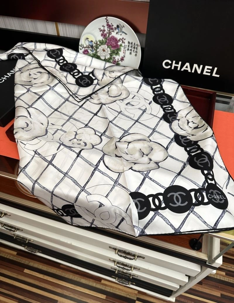 Top match Chanel Scarf