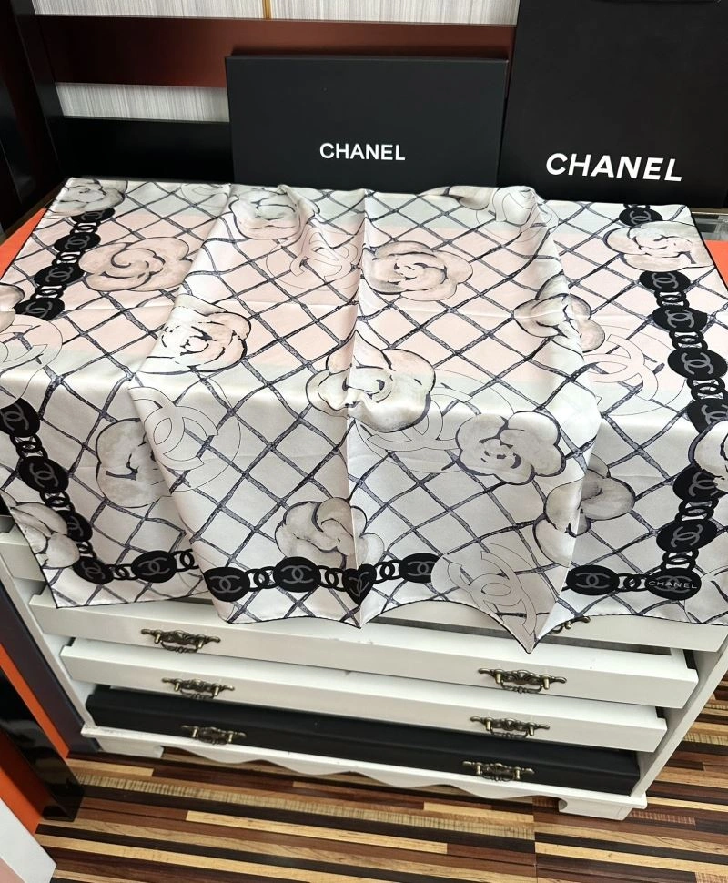 Top match Chanel Scarf