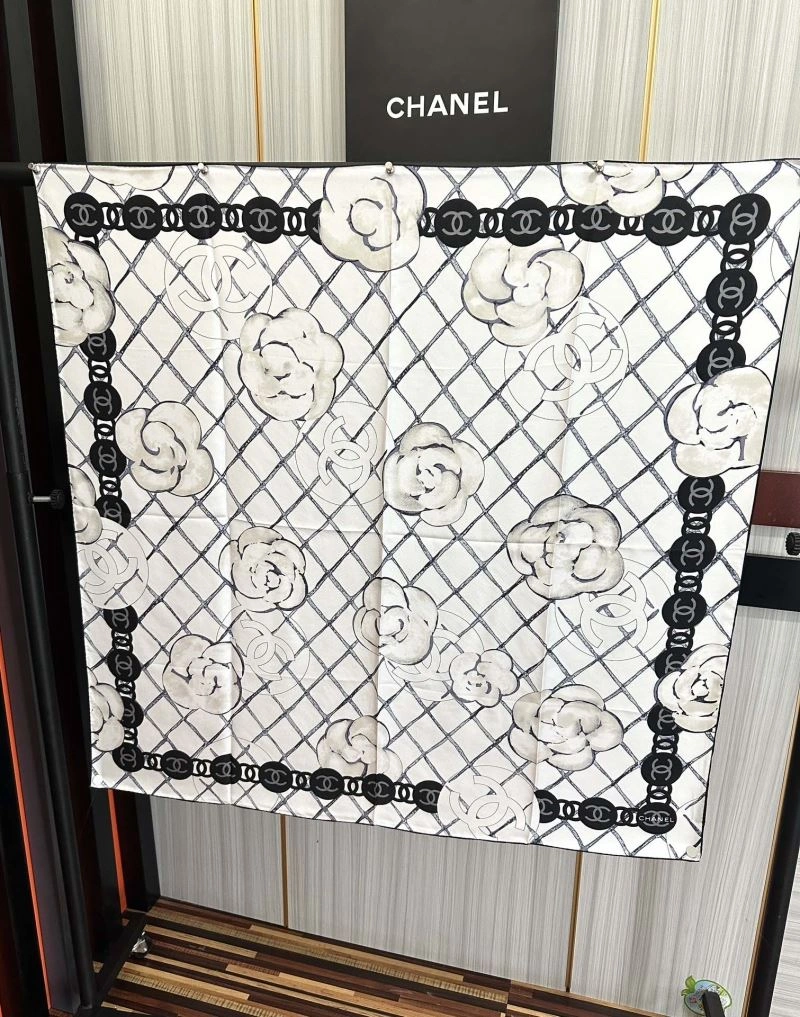 Top match Chanel Scarf