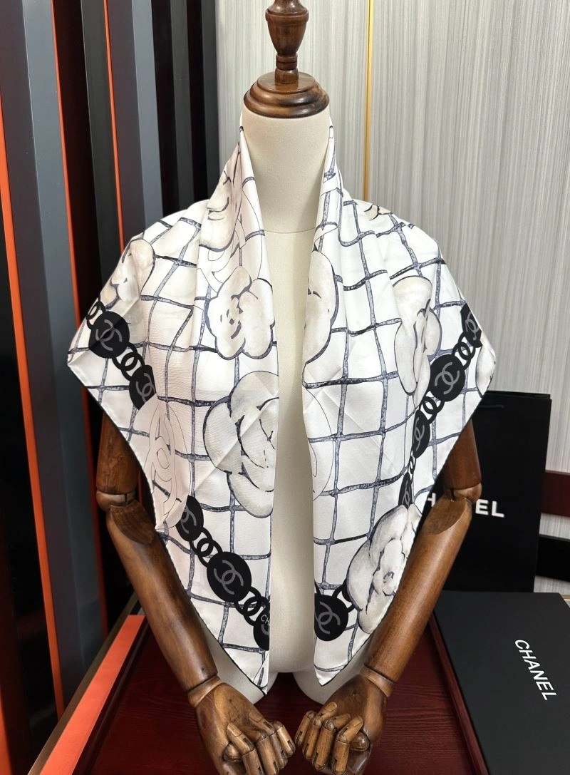 Top match Chanel Scarf