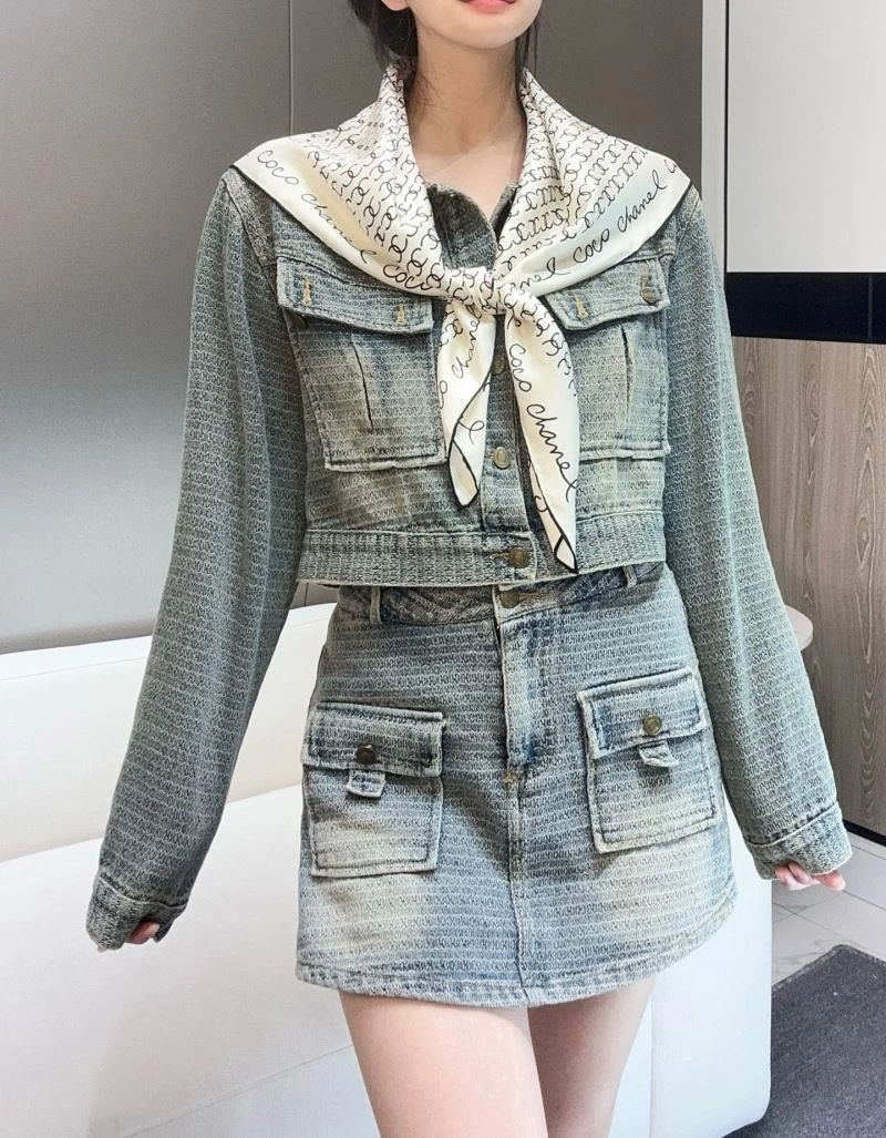 Accurate model Chanel Scarf