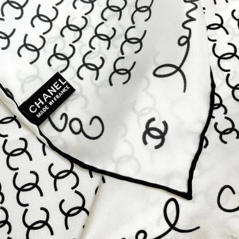 Accurate model Chanel Scarf