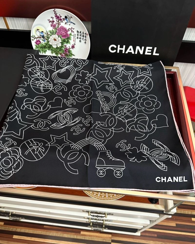 Top mirror Chanel Scarf