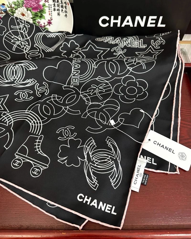 Top mirror Chanel Scarf