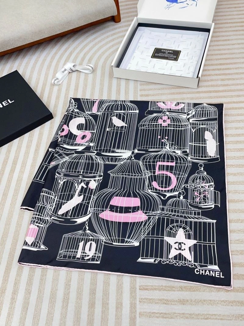 Top mirror Chanel Scarf