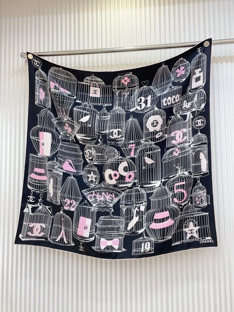 Top mirror Chanel Scarf