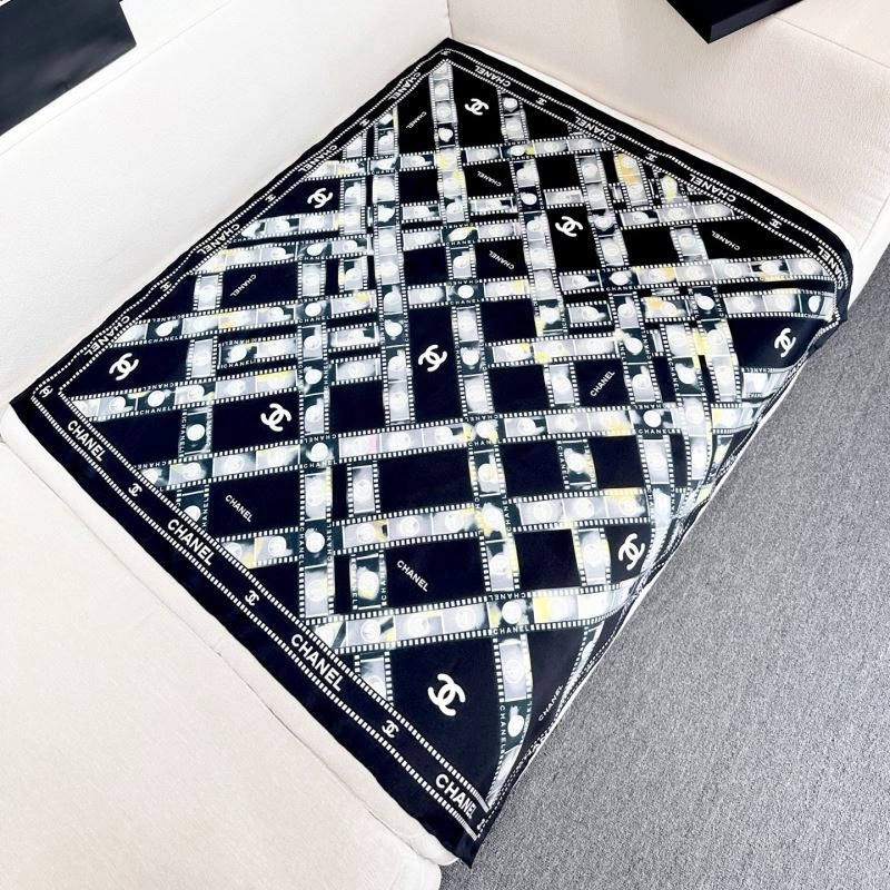 Top mirror Chanel Scarf