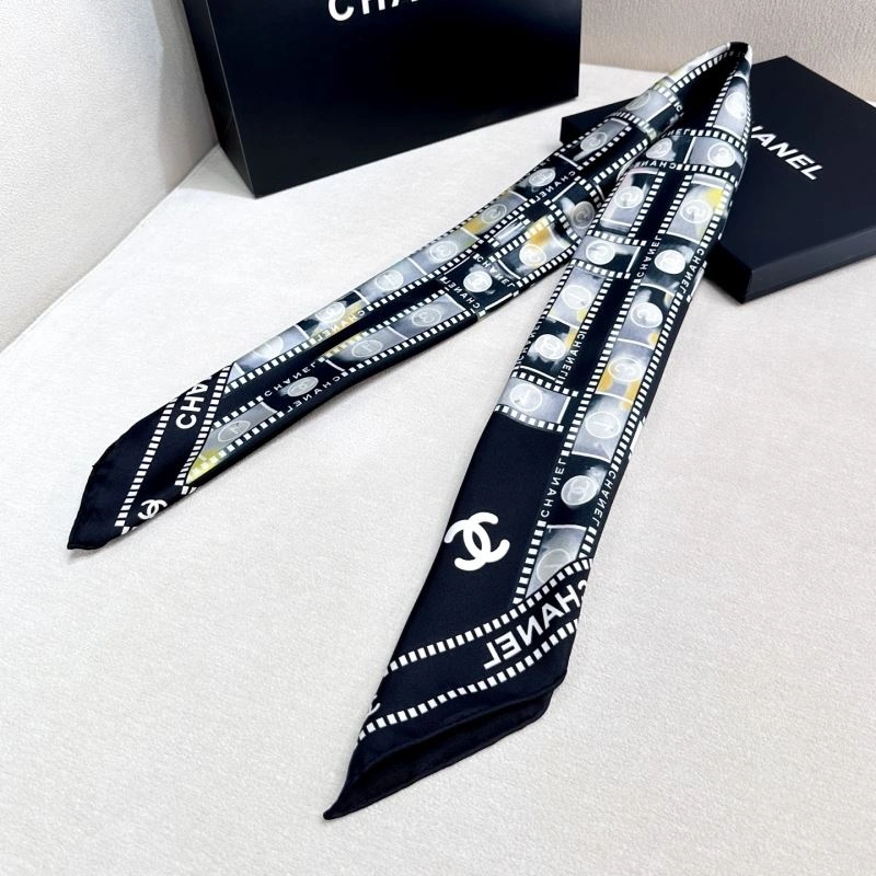 Top mirror Chanel Scarf