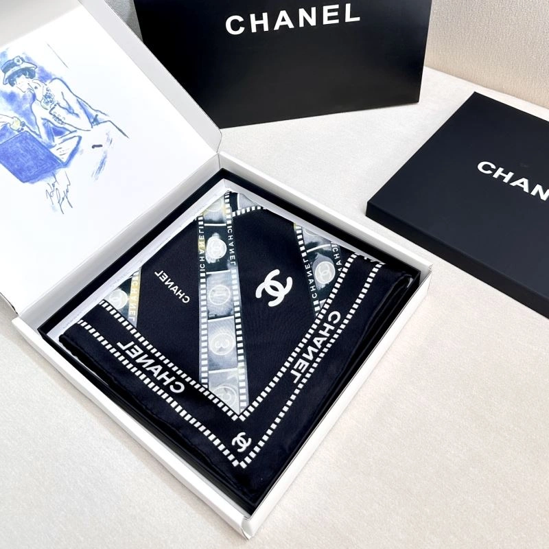 Top mirror Chanel Scarf