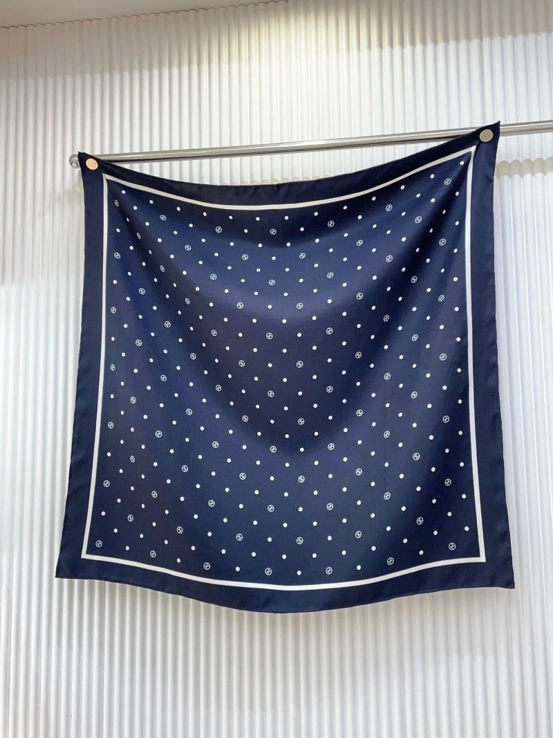 Accurate model Chanel Scarf