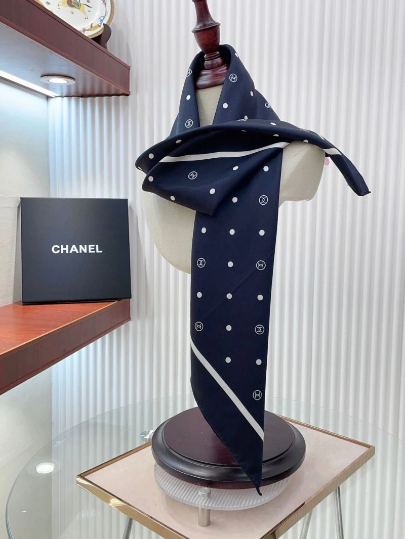 Accurate model Chanel Scarf