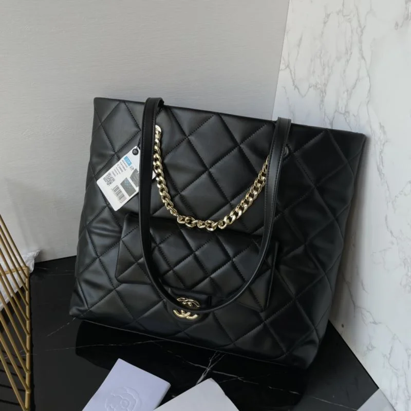 Low-cost Chanel Shopping Bags