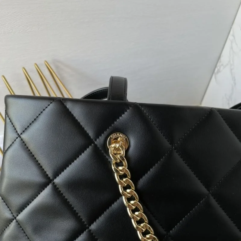 Low-cost Chanel Shopping Bags