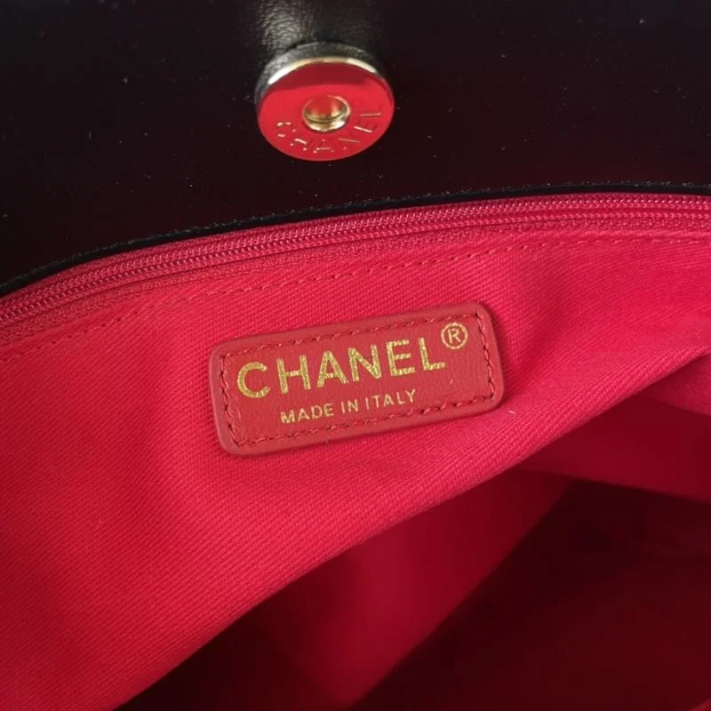 Low-cost Chanel Shopping Bags