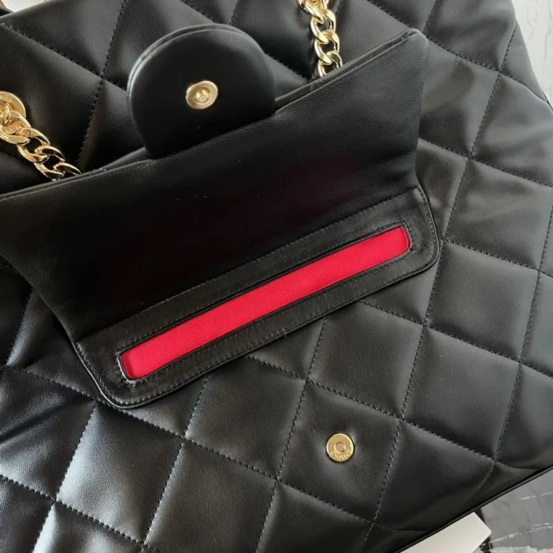Low-cost Chanel Shopping Bags