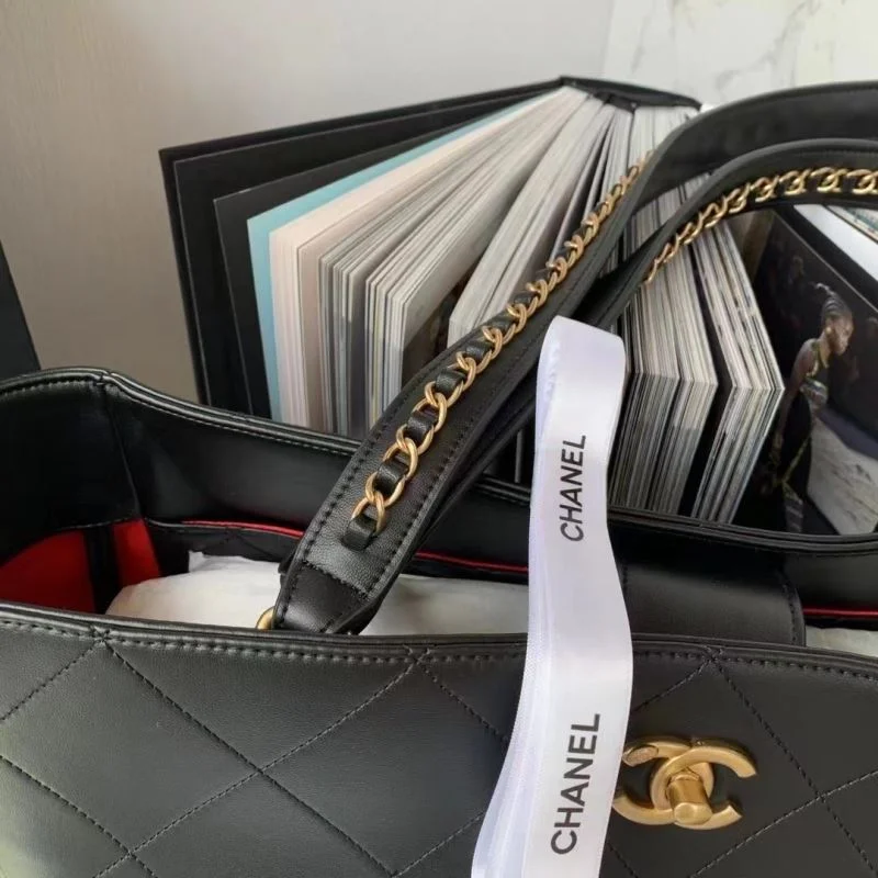 Top match Chanel Shopping Bags