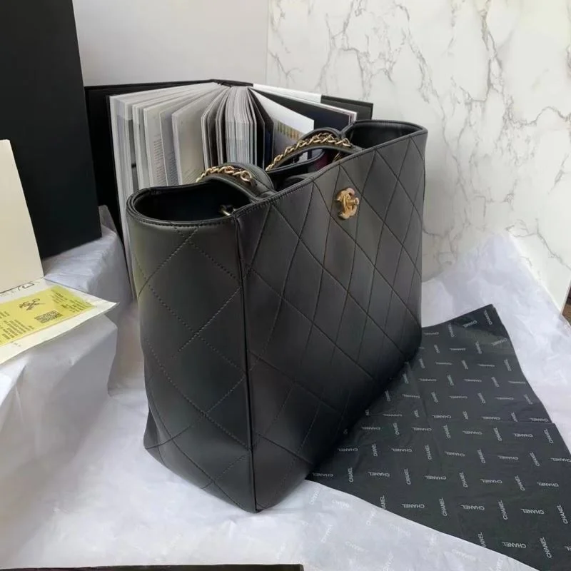 Top match Chanel Shopping Bags