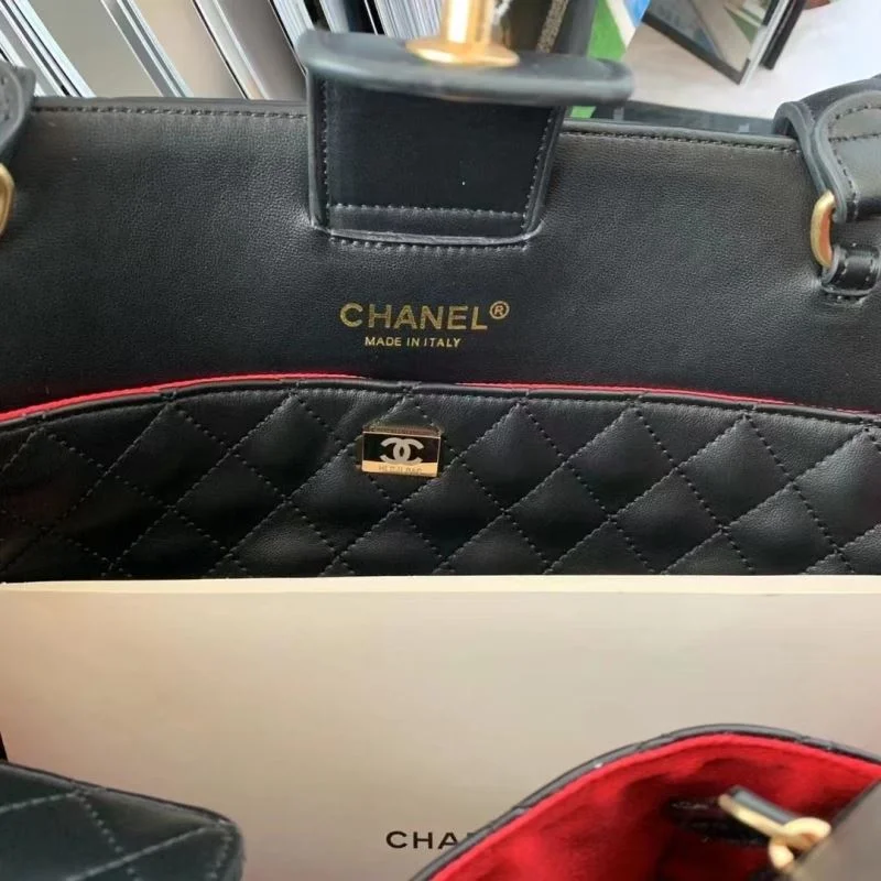 Top match Chanel Shopping Bags