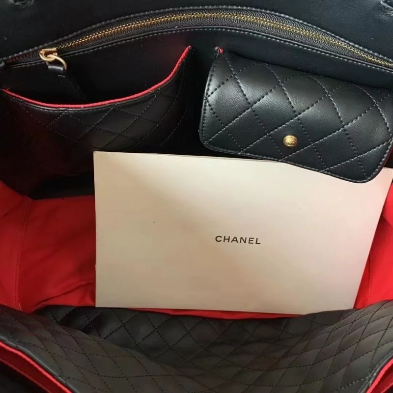 Top match Chanel Shopping Bags