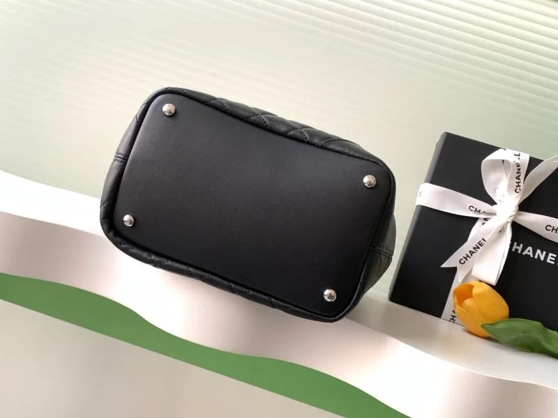 Low-cost Chanel Shopping Bags