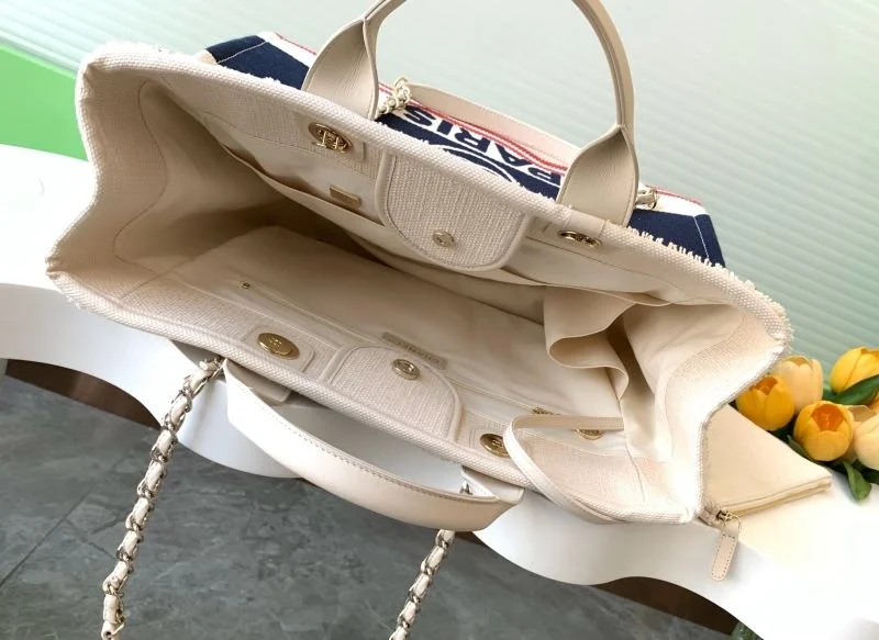 Top match Chanel Shopping Bags