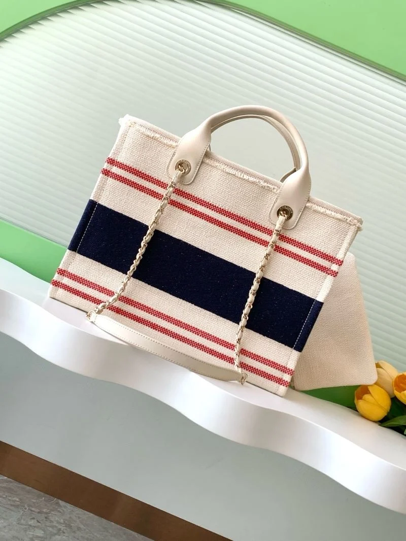 Accurate model Chanel Shopping Bags