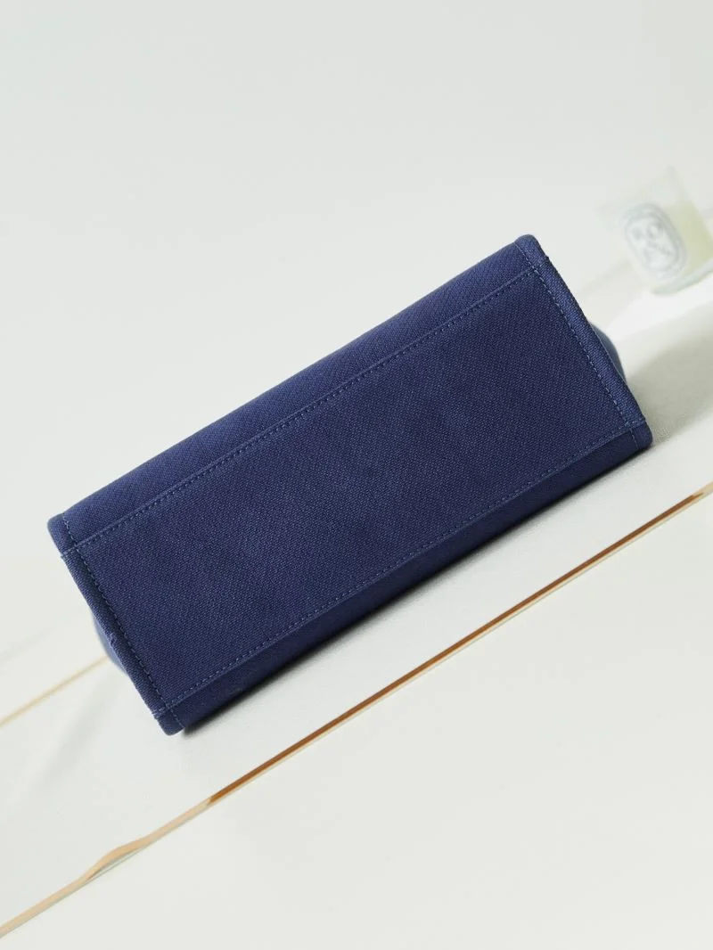Low-cost Chanel Shopping Bags