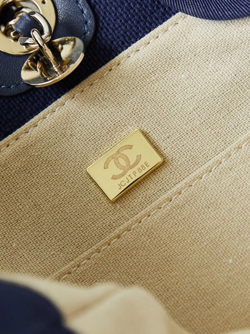 Low-cost Chanel Shopping Bags