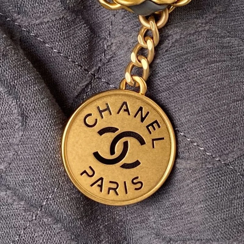 Low-cost Chanel Shopping Bags