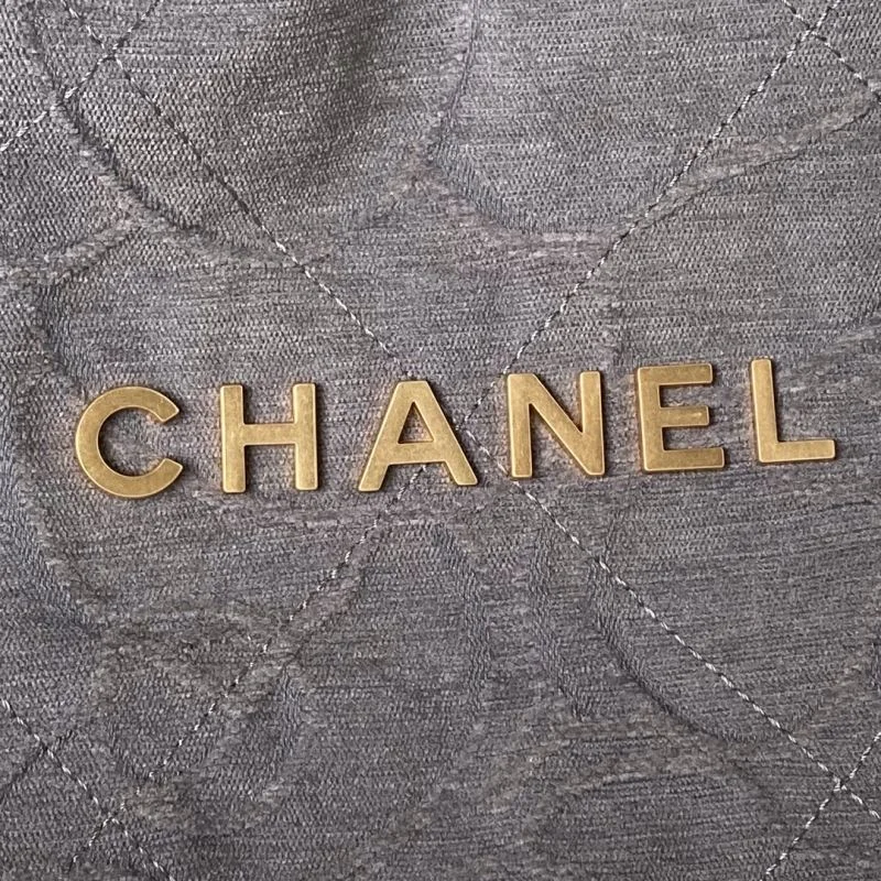 Low-cost Chanel Shopping Bags