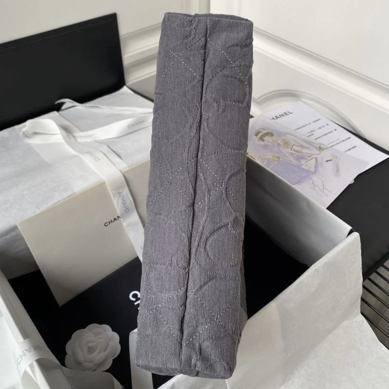 Low-cost Chanel Shopping Bags