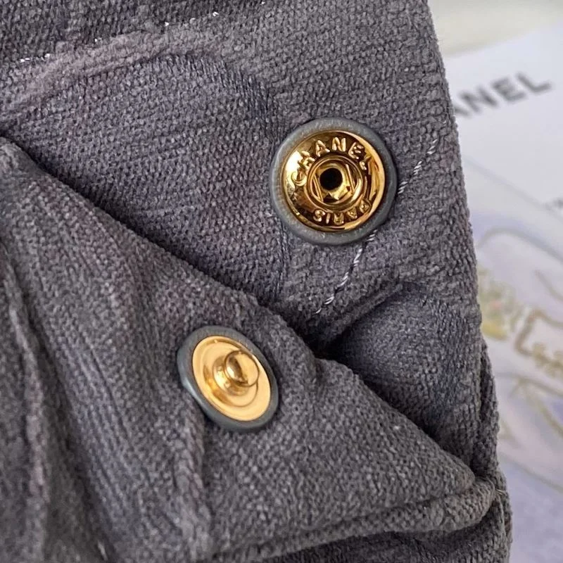 Low-cost Chanel Shopping Bags