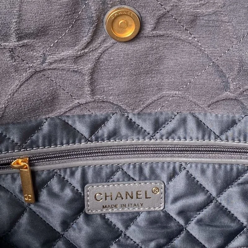 Low-cost Chanel Shopping Bags