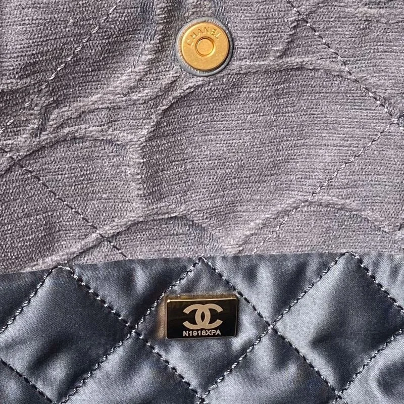 Low-cost Chanel Shopping Bags