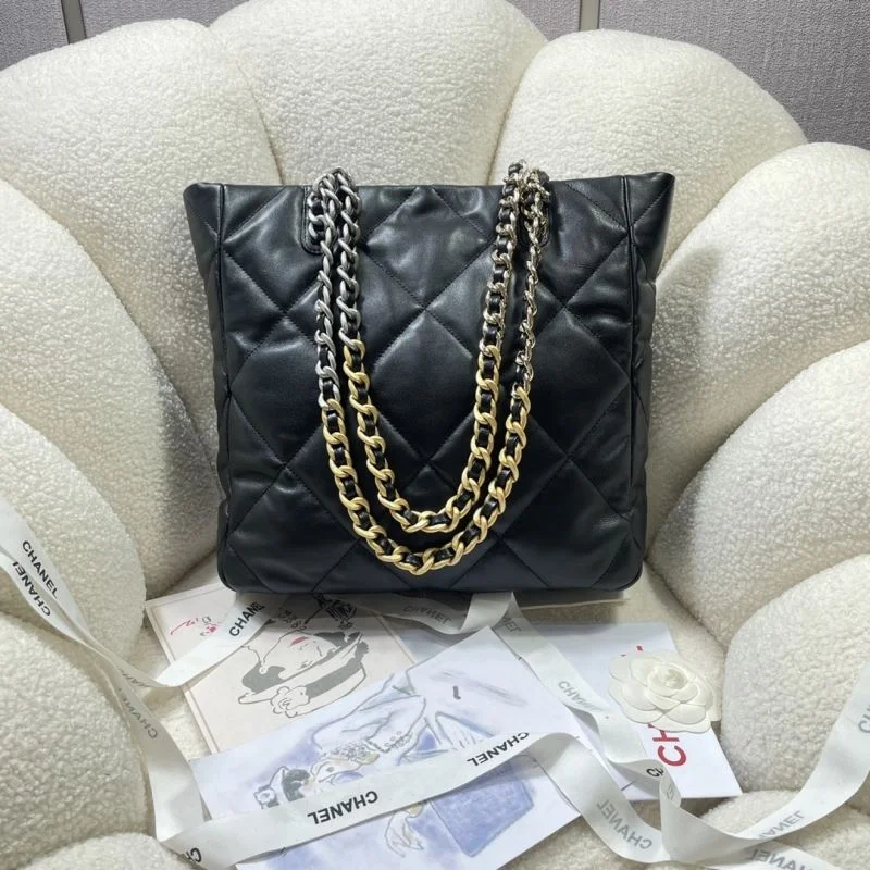 Low-cost Chanel Shopping Bags