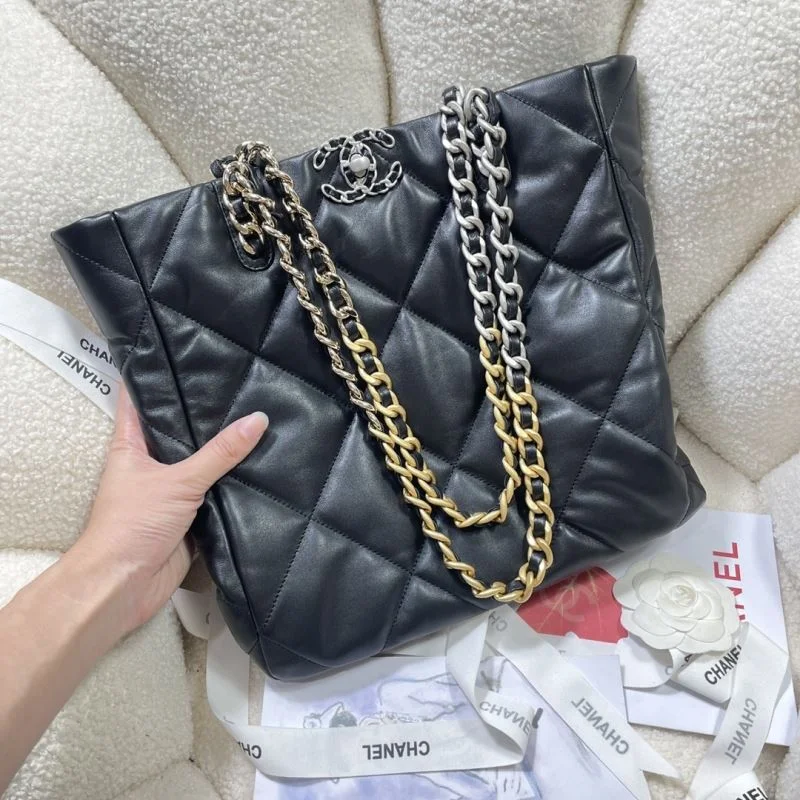 Low-cost Chanel Shopping Bags