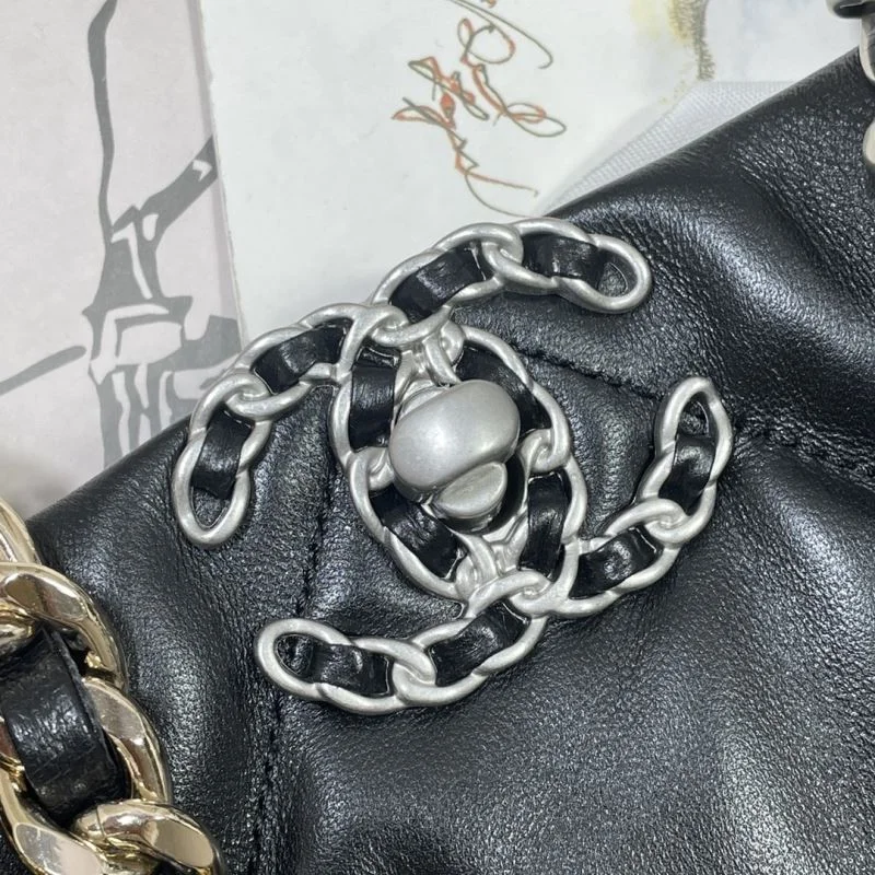 Low-cost Chanel Shopping Bags