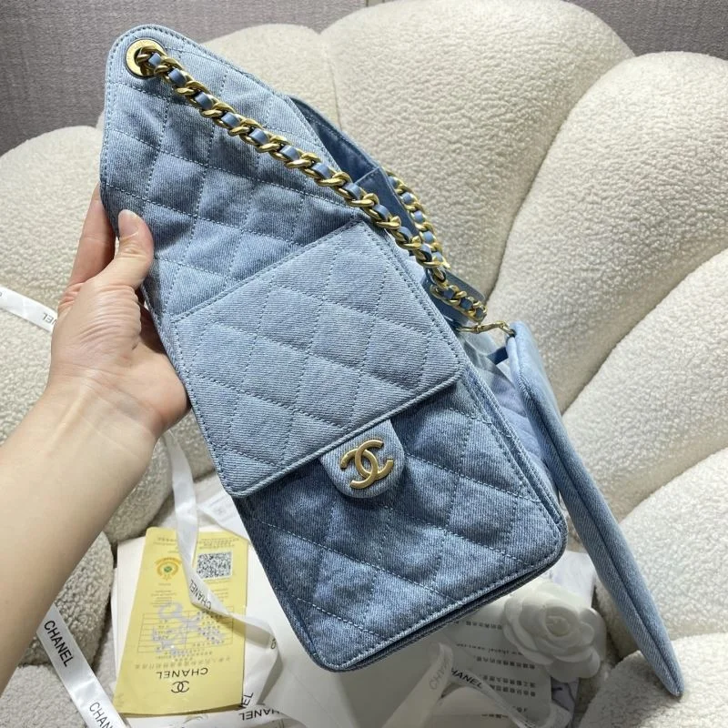 Low-cost Chanel Shopping Bags