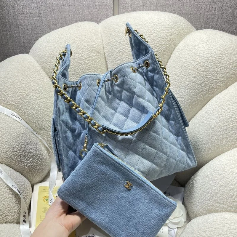 Low-cost Chanel Shopping Bags