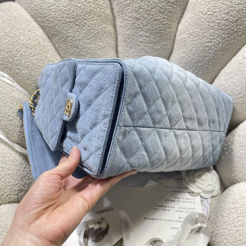 Low-cost Chanel Shopping Bags