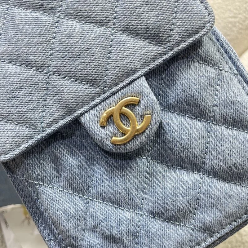 Low-cost Chanel Shopping Bags