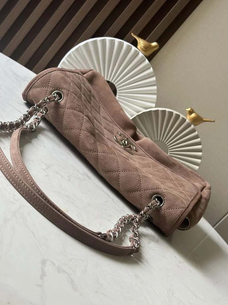 Low-cost Chanel Shopping Bags